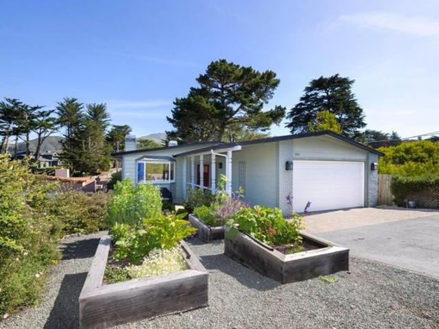 4th St, Montara, CA 94037