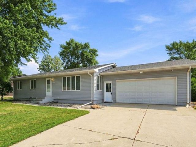 551 6th St E, Hector, MN 55342