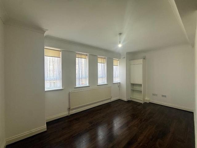 551 Cranbrook Road, Ilford IG2, 2 bed flat to rent, £1,750 pcm | PrimeLocation