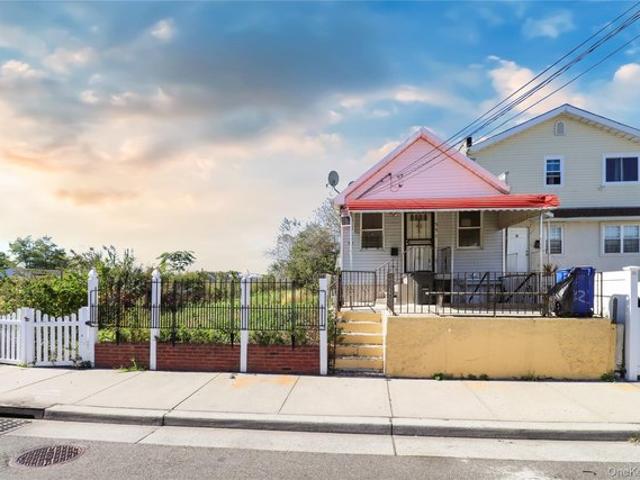 551 Beach 43rd St, Edgemere, NY 11691