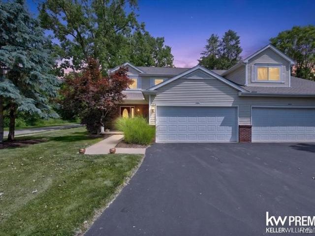 551 Indian Oaks Dr, Howell, MI 48843