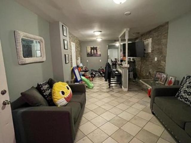 551 Maple St, Reading, PA 19602
