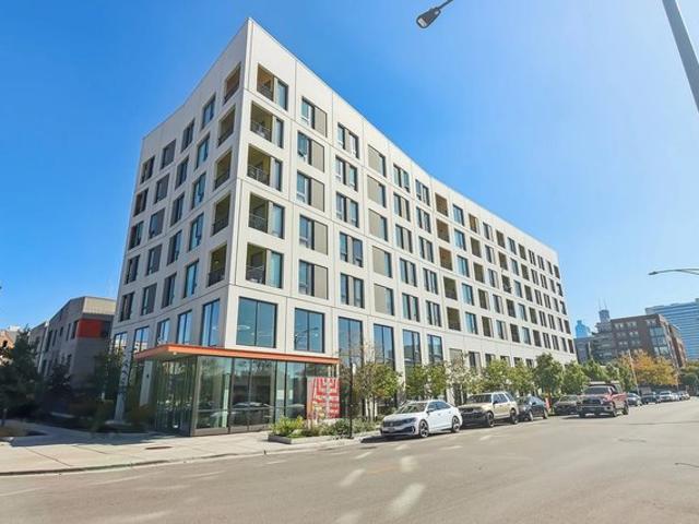 551 W Elm St, Chicago, IL 60610