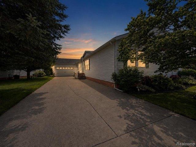 551 Twin Lakes Dr, Kimball Township, MI 48074