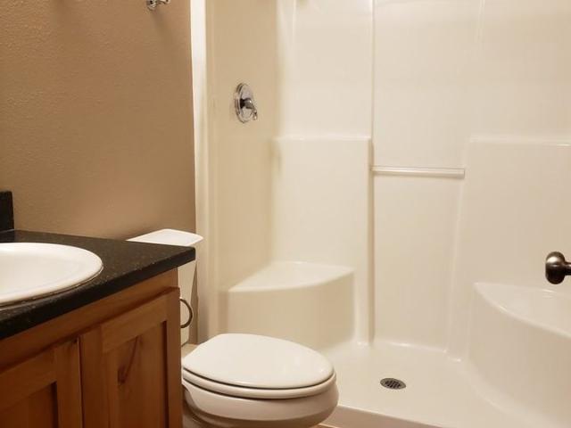 551e14 4 Bedroom Apartment for Rent at 551 E 14th Ave, Eugene, OR 97401 West University