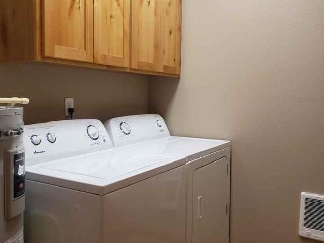 551e14 4 Bedroom Apartment for Rent at 551 East 14th Alley, Eugene, OR 97401 West University