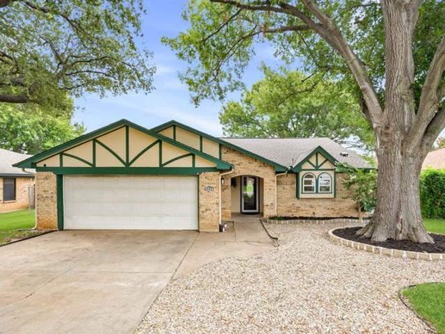5524 Wood View St, North Richland Hills, TX 76180