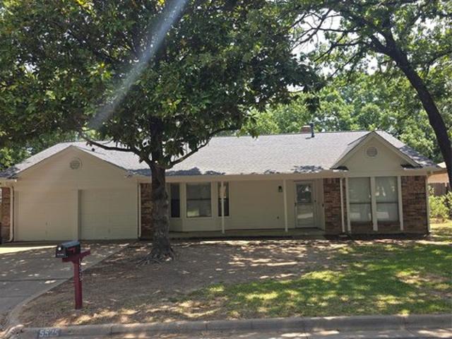 5525 Parliament Dr, Arlington, TX 76017