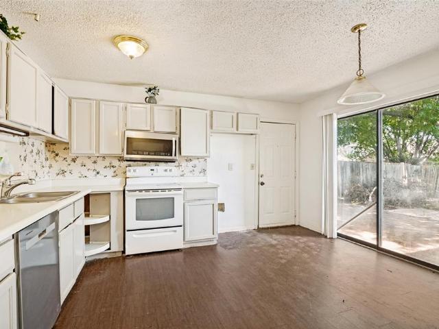 5525 Safari Trail