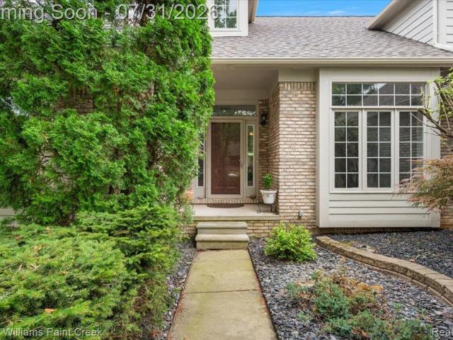 55261 Kingsway Drive