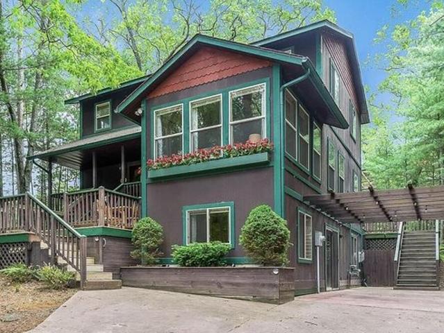 5526 W Longbridge Rd, Pentwater, MI 49449