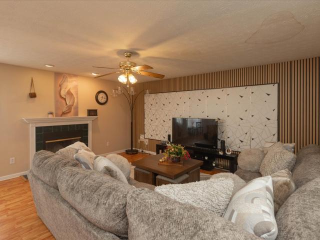 5527 Forest Ridge Ct, Indianapolis, IN 46203 | MLS #22086