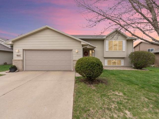 5527 S Wexford Ct, Sioux Falls, SD 57106