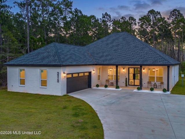 5528 Richmond St, Ocean Springs, MS 39564