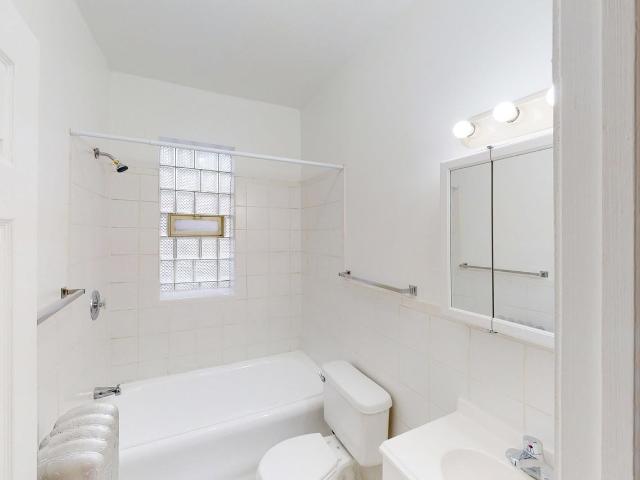 5528 S. Cornell Avenue 1 Bedroom Apartment for Rent at 5528 S Cornell Ave, Chicago, IL 60637 Hyde Park