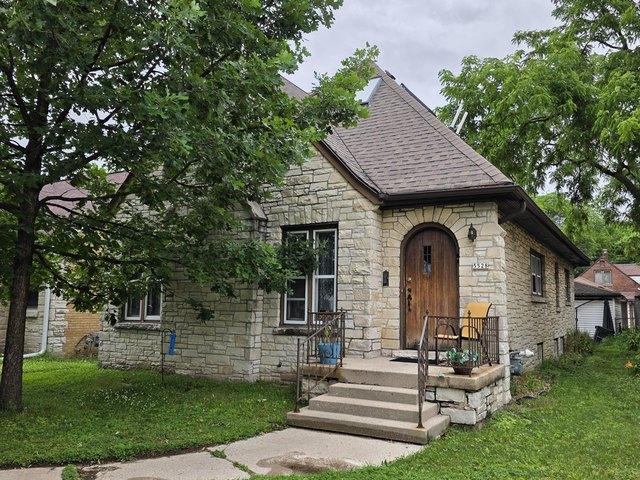 5528 W Auer Ave, Milwaukee, WI 53216