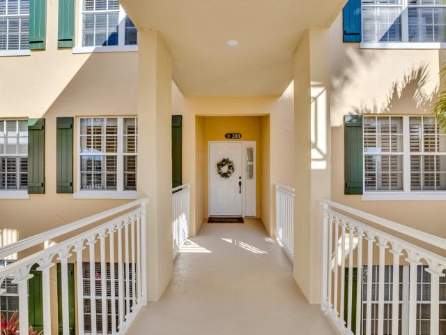 5520 N Harbor Village Dr, Unit 203, Vero Beach, FL 32967 | MLS #295695