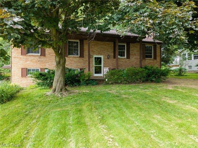 5520 Apple Ridge Cir, Clinton, OH 44216
