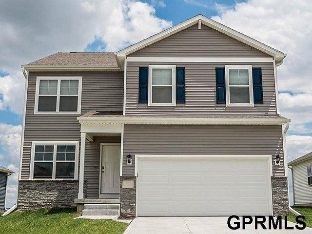 5520 Fenwick St, Bellevue, NE 68133