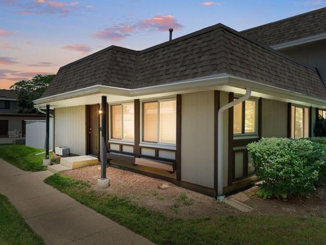 5521 Pebblebeach Dr, Hanover Park, IL 60133