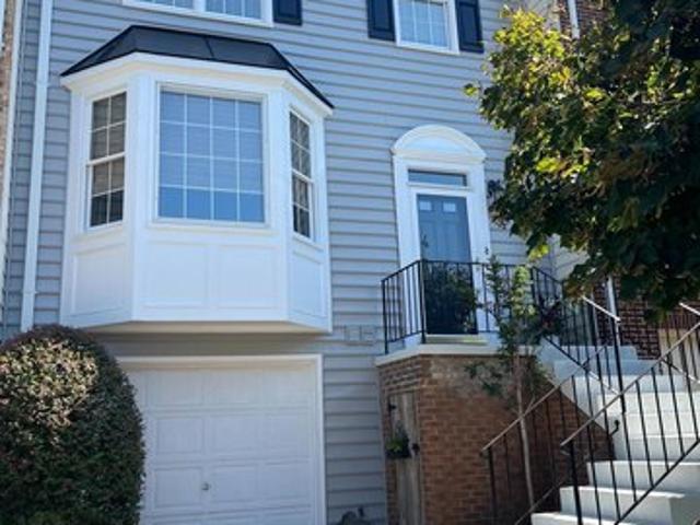 5521 Sully Lake Dr, Centreville, VA 20120