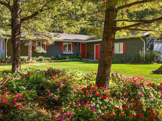 5521 Silver Sunrise Trail