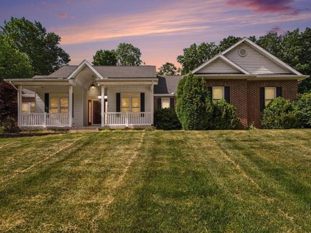 55220 Sundance Dr, New Carlisle, IN 46552
