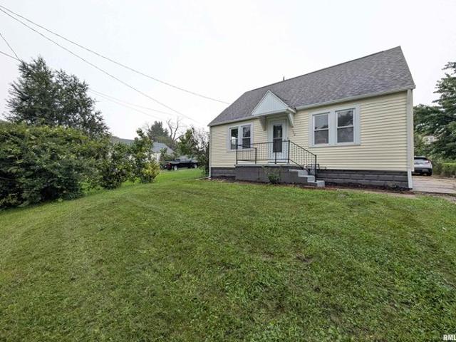 552 Carola St, Creve Coeur, IL 61610