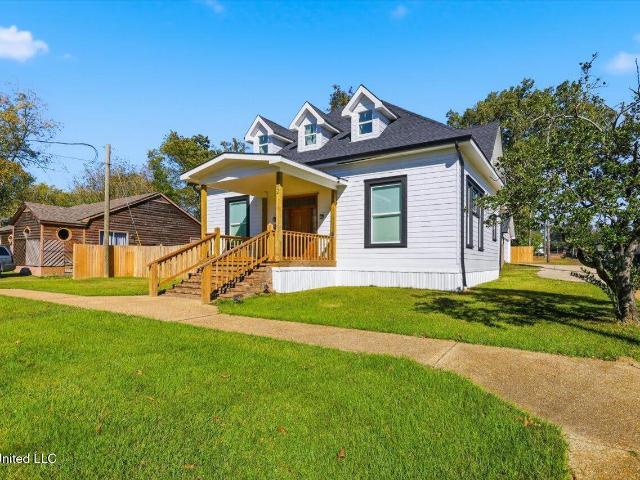 552 E First Street