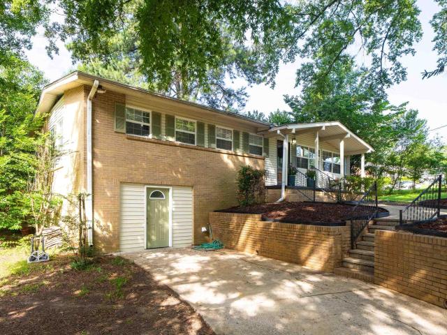 552 Edgecrest Drive