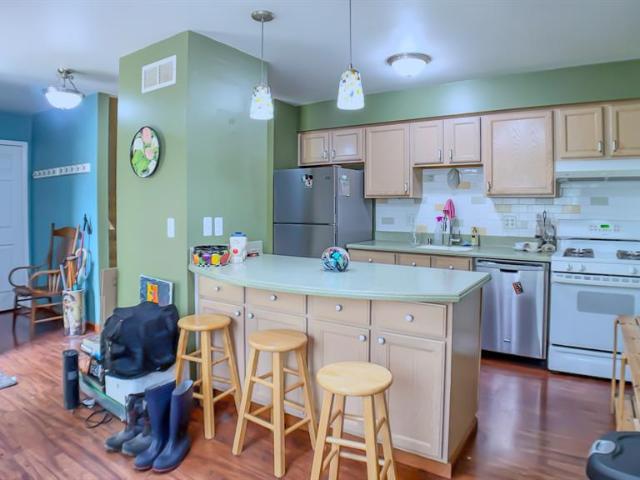 552 Foxboro Square