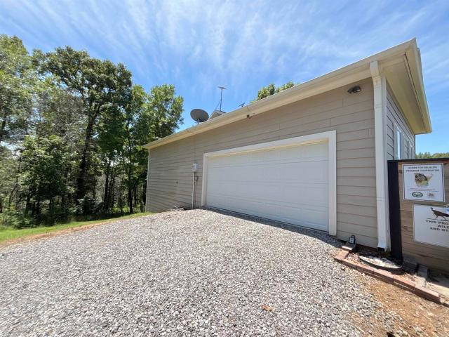 552 HWY 225 E
