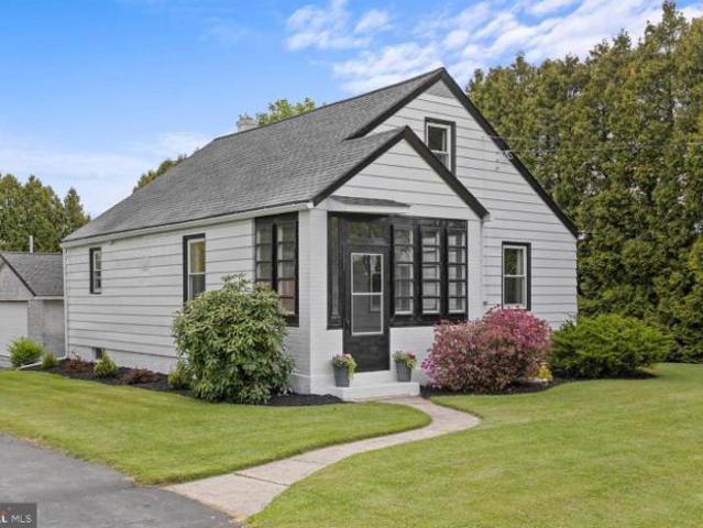 552 Mohns Hill Rd, Reading, PA 19608