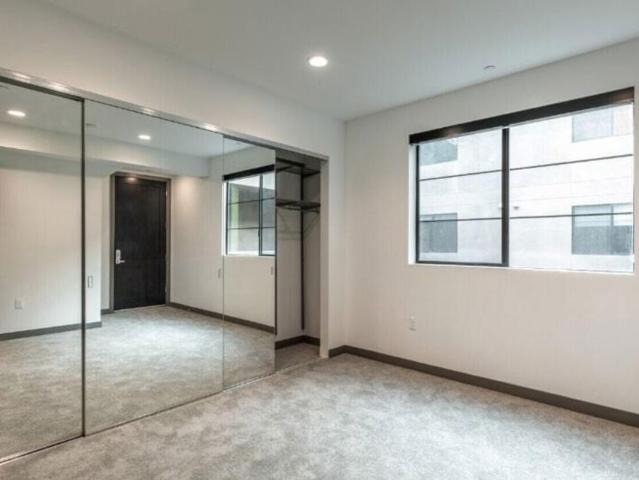 552 N Hobart Boulevard 313