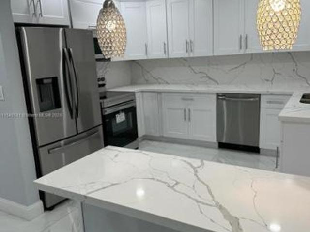 552 NE 161st St, North Miami Beach, FL 33162