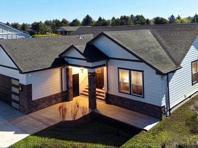 552 Sand Dune Ave SW, Ocean Shores, WA 98569