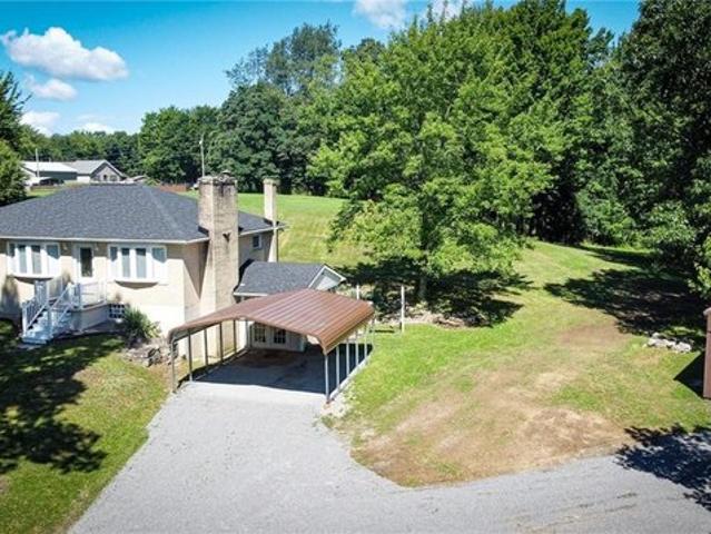 552 Queenstown Rd, Karns City, PA 16041