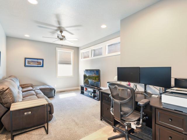 552 W Buroak Drive