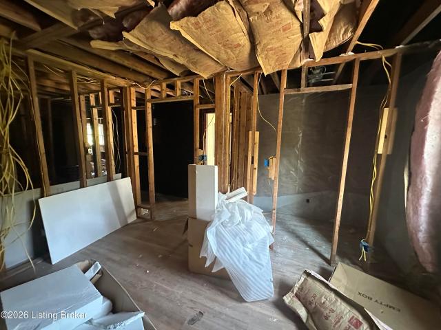 552 W Elm Rd