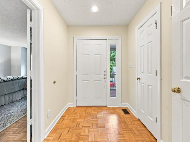 552 Weathersfield