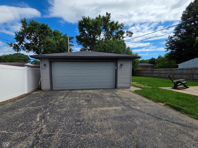 5534 Meadowood Drive