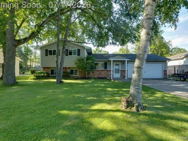 5535 Lake Vista Dr, Waterford Township, MI 48327