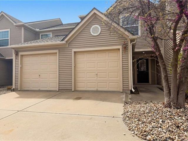 5536 N Fairmount Ave, Kansas City, MO 64118