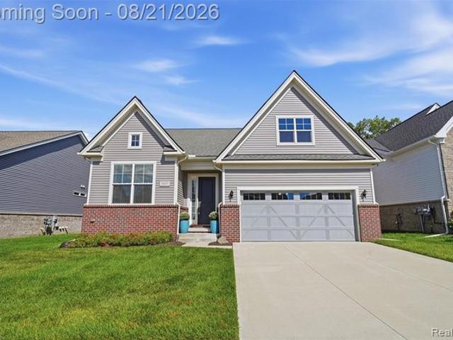 5537 Helmsdale Blvd, West Bloomfield Township, MI 48322