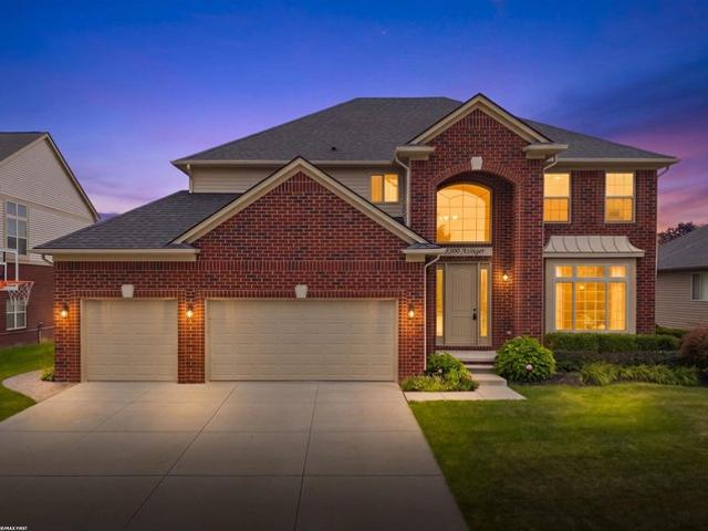 55300 Azinger Dr, Macomb, MI 48042