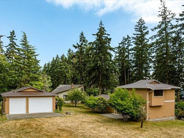 5531 Mutiny Bay Rd, Freeland, WA 98249