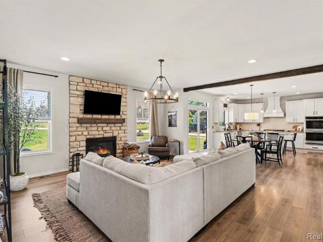 5531 Morgan Lake Drive