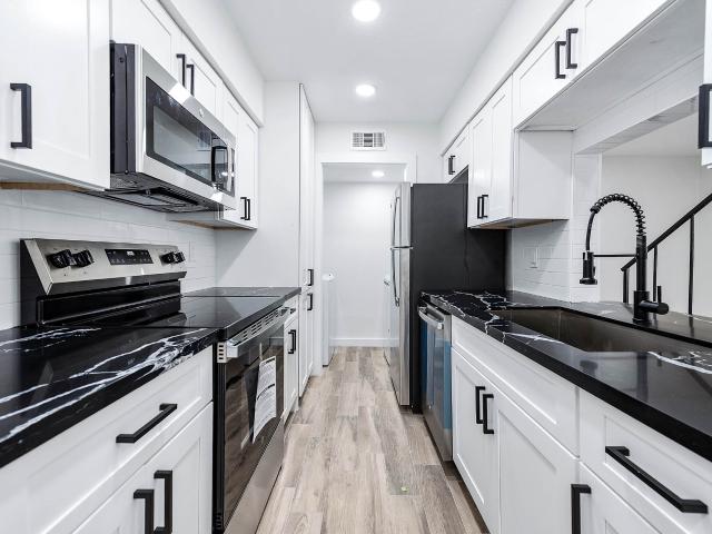 5532 Beverly Hill St, Unit 1, Houston, TX 77056 | MLS #78175