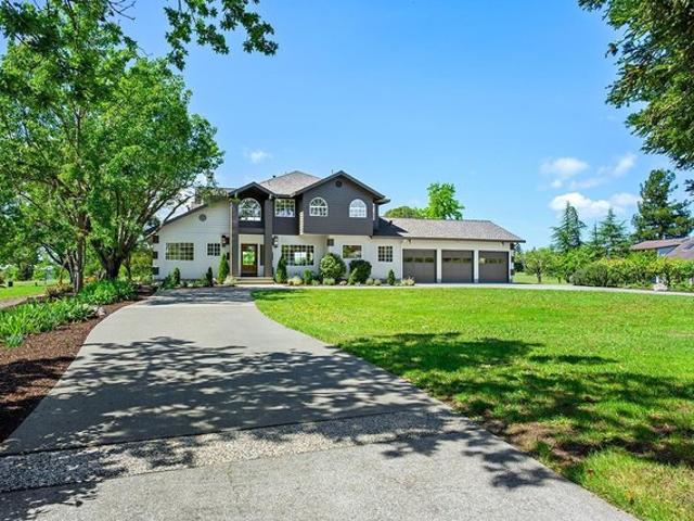 5533 Oak Meadow Dr, Santa Rosa, CA 95401