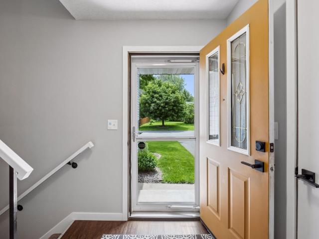 5533 Golfview Lane N